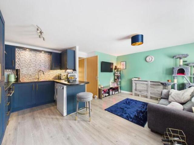 2 bedroom flat for sale in Pilgrove Way, Cheltenham, GL51