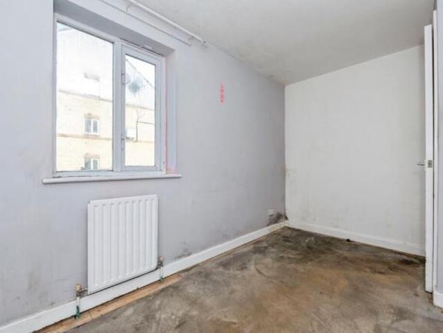 2 bedroom flat for sale in Pilgrims Court, Farnol Road, Dartford, Kent, DA1