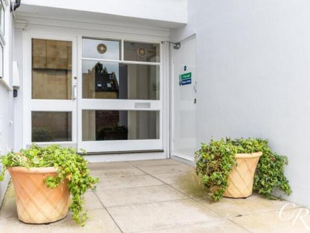 2 bedroom flat for sale in Pittville Circus Road, Pittville, GL52