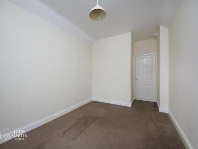 2 bedroom flat for sale in Pitshanger Lane, London, W5