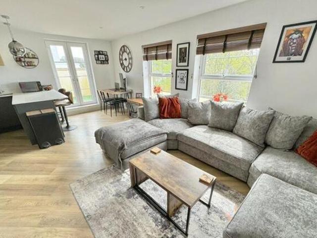 2 Bedroom Flat For Sale In Poole