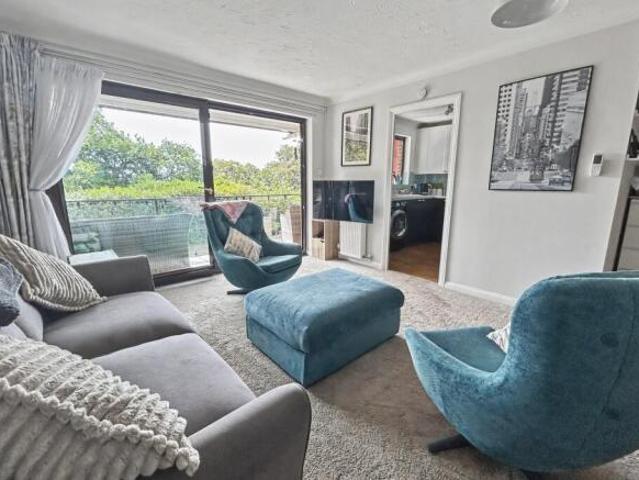 2 bedroom flat for sale in Poole, BH14