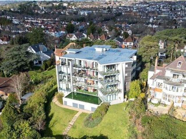2 Bedroom Flat For Sale In Poole, Dorset