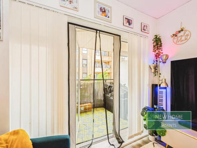 2 bedroom flat for sale in Pointelle House, 190 London Road, Wallington, SM6 7FW, SM6