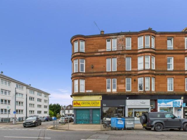 2 bedroom flat for sale in Pollokshaws Road, Shawlands, Glasgow, G41