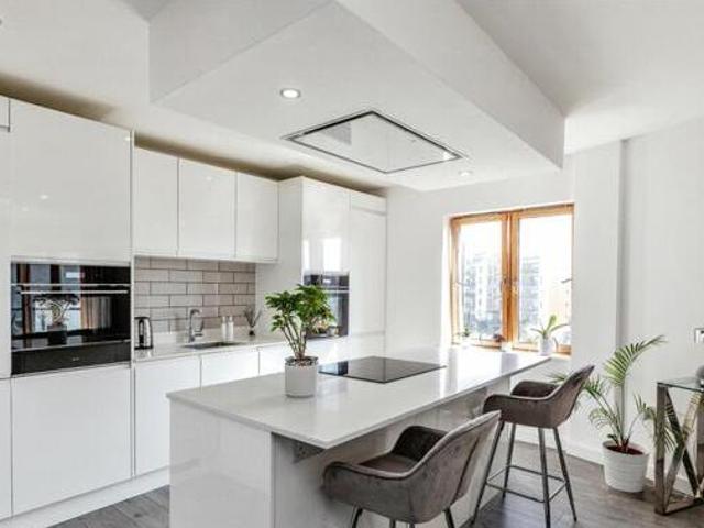 2 Bedroom Flat For Sale In Portishead, Bristol