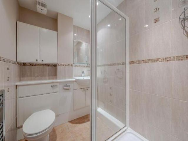 2 bedroom flat for sale in Portland Crescent, Harrogate, HG1