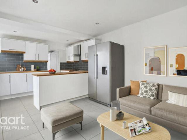 2 bedroom flat for sale in Portland Road, LONDON, SE25