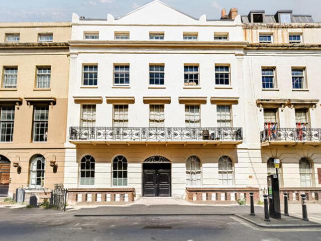 2 bedroom flat for sale in Portland Street, Southampton, Hampshire, SO14