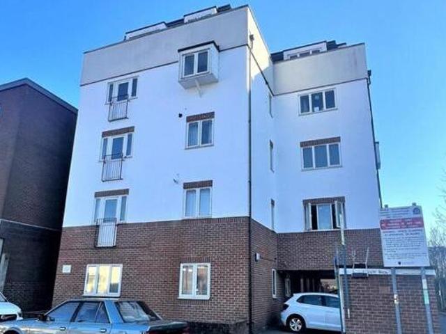 2 Bedroom Flat For Sale In Portsmouth, Hampshire