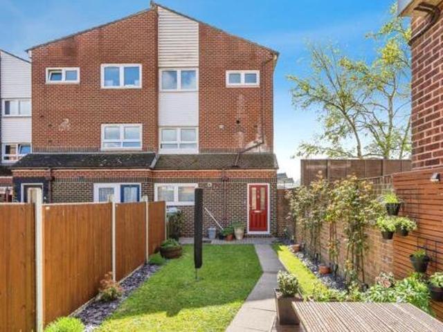 2 Bedroom Flat For Sale In Portsmouth, Hampshire