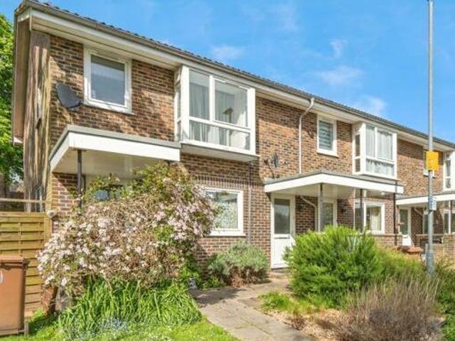 2 Bedroom Flat For Sale In Portsmouth, Hampshire