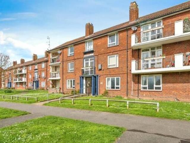 2 Bedroom Flat For Sale In Portsmouth, Hampshire