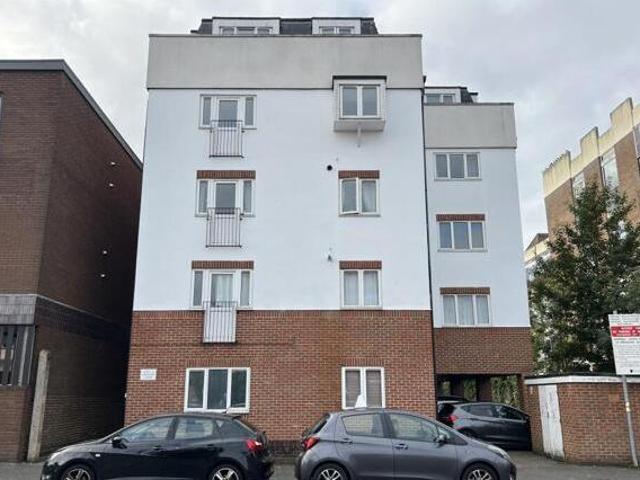 2 Bedroom Flat For Sale In Portsmouth, Hampshire