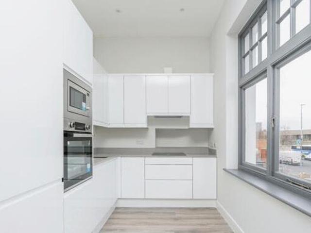 2 Bedroom Flat For Sale In Portsmouth, Hampshire