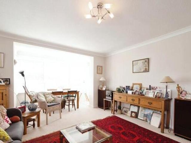 2 Bedroom Flat For Sale In Portsmouth, Hampshire