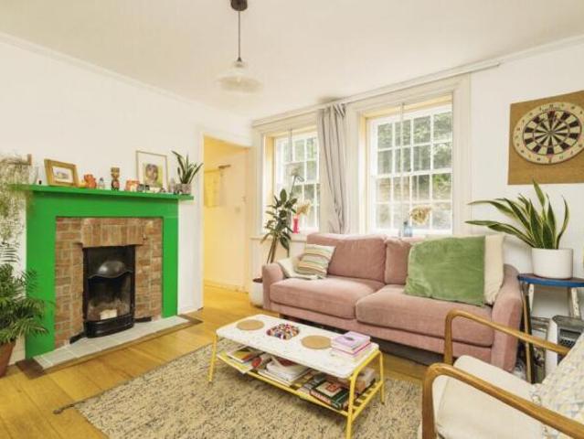 2 bedroom flat for sale in Portsmouth Road, Guildford, GU2