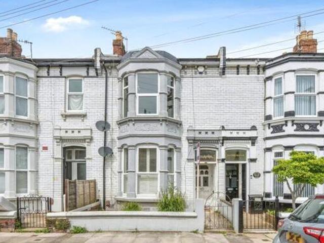 2 Bedroom Flat For Sale In Portsmouth
