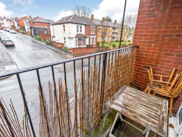 2 bedroom flat for sale in Portswood Road, Southampton, Hampshire, SO17