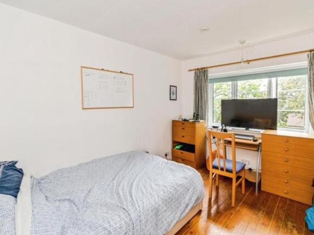 2 bedroom flat for sale in Portswood Road, Southampton, Hampshire, SO17
