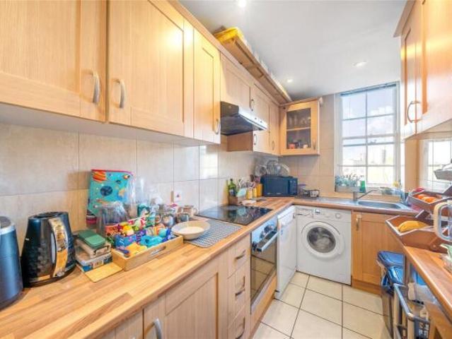 2 bedroom flat for sale in Porchester Road, Bayswater, W2