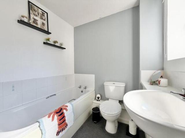 2 bedroom flat for sale in Powlesland Road, Alphington, EX2