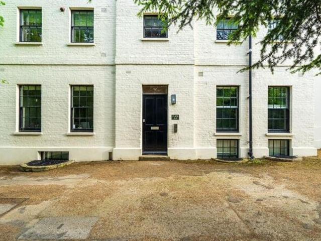 2 bedroom flat for sale in Pleasance Road, London, SW15