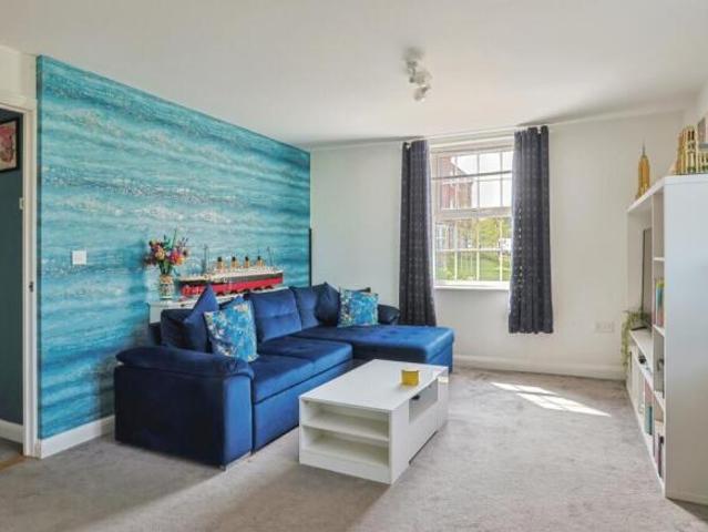 2 bedroom flat for sale in Provence Drive, Bearwood, Bournemouth, Dorset, BH11