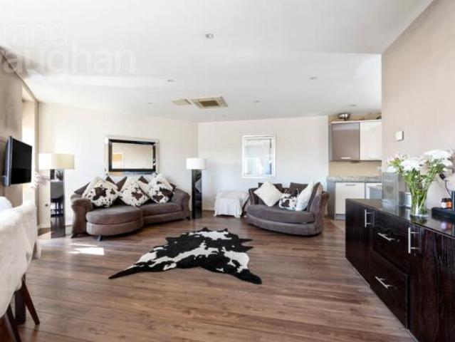 2 bedroom flat for sale in Preston Park Avenue, Brighton, East Sussex, BN1