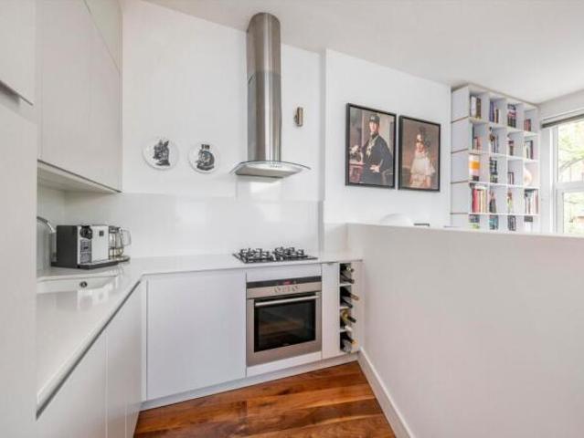 2 bedroom flat for sale in Primrose Gardens, London, NW3