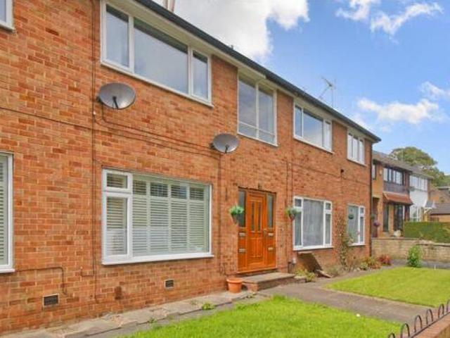 2 Bedroom Flat For Sale In Pudsey, West Yorkshire