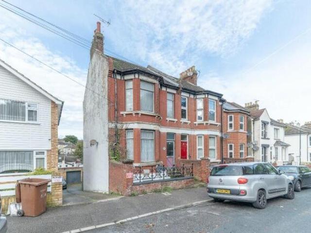 2 bedroom flat for sale in Purbeck Road, Chatham, ME4