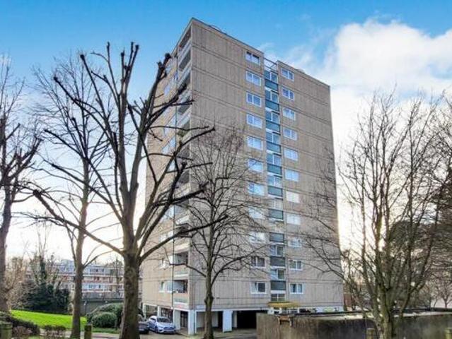 2 Bedroom Flat For Sale In Putney, London