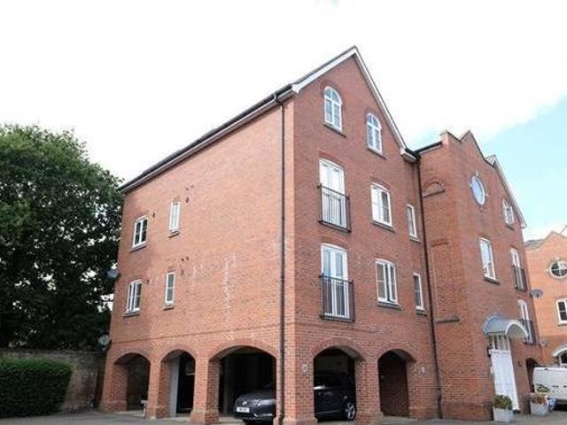 2 bedroom flat for sale in Quayside Walk SO40 SO40