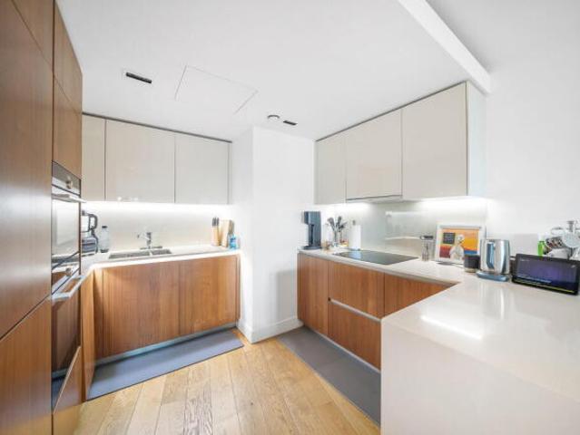 2 bedroom flat for sale in Quayside House, Brentford, TW8