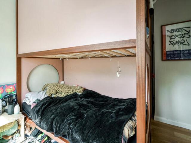 2 bedroom flat for sale in Queen Elizabeths Close, London N16