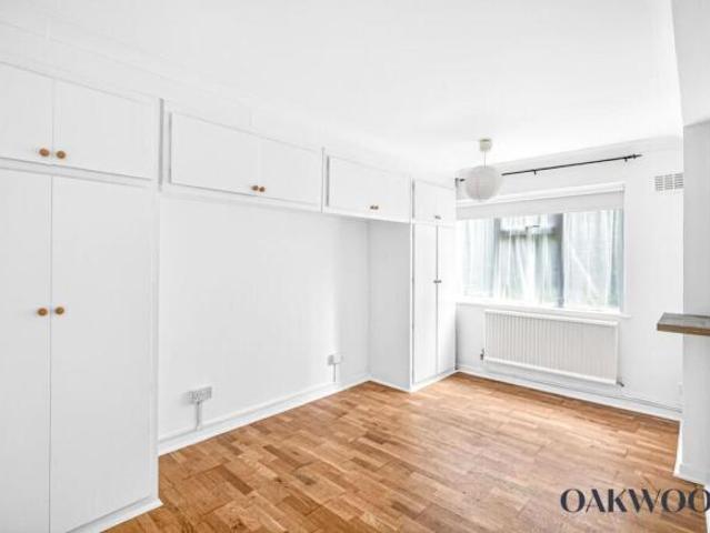 2 bedroom flat for sale in Queen Elizabeths Close, Stoke Newington, N16