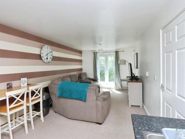 2 bedroom flat for sale in Queen Mary Rise, Sheffield, South Yorkshire, S2