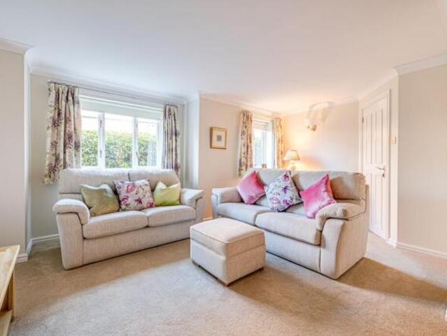 2 bedroom flat for sale in Queens Park View, Chester, CH4