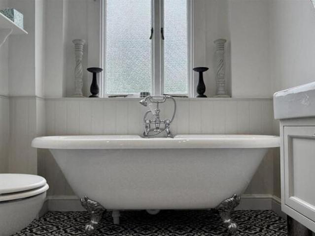 2 bedroom flat for sale in Queens Road, Cheltenham, GL50