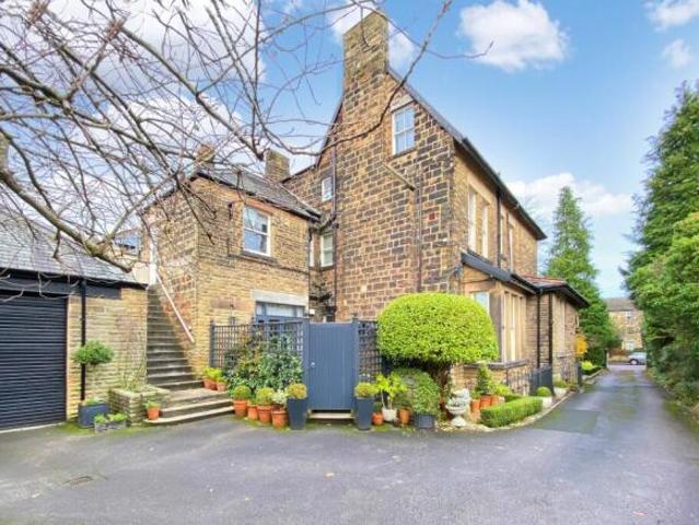 2 bedroom flat for sale in Queens Road, Harrogate, HG2