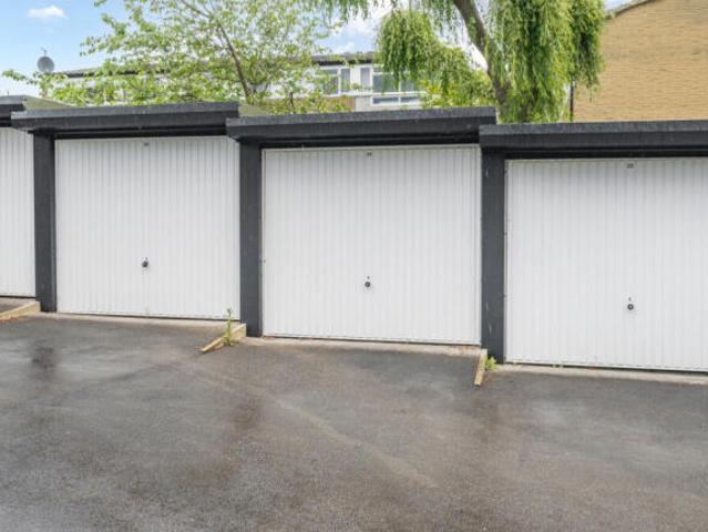 2 bedroom flat for sale in Queens Road, Harrogate, North Yorkshire, HG2