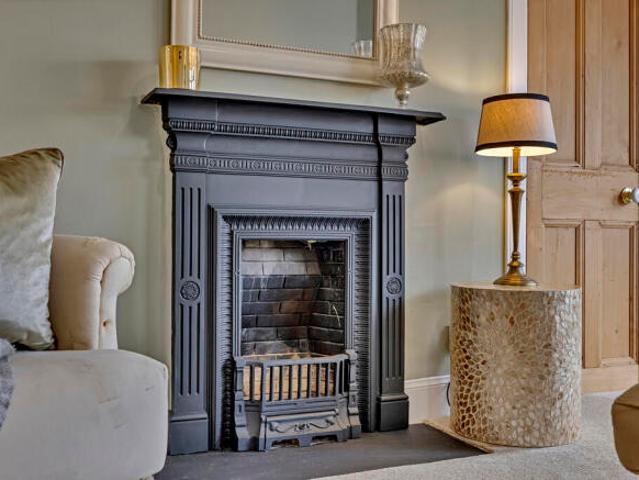 2 bedroom flat for sale in Queensborough Gardens, Hyndland, G12