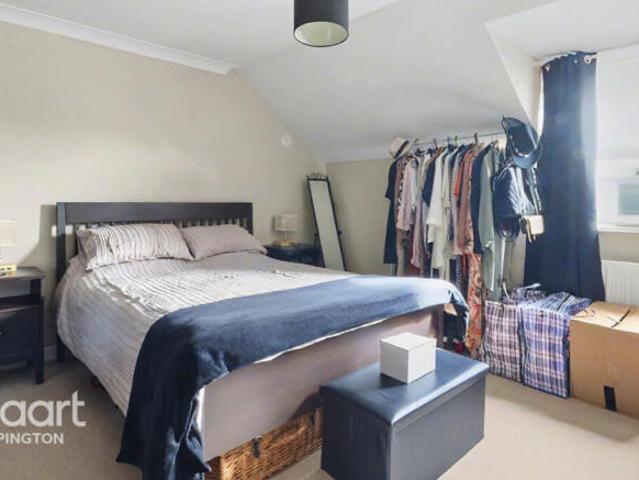 2 bedroom flat for sale in Ranmore Path, Orpington, BR5