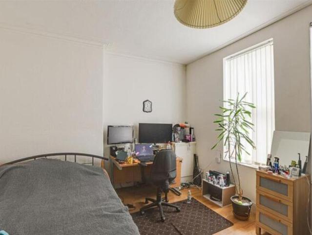 2 bedroom flat for sale in Radford Road, Nottingham, NG7