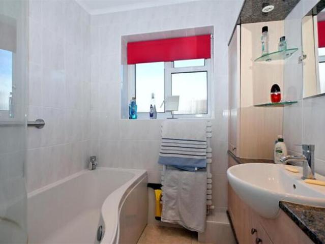 2 bedroom flat for sale in Ratton Garden, Ratton, Eastbourne, BN20