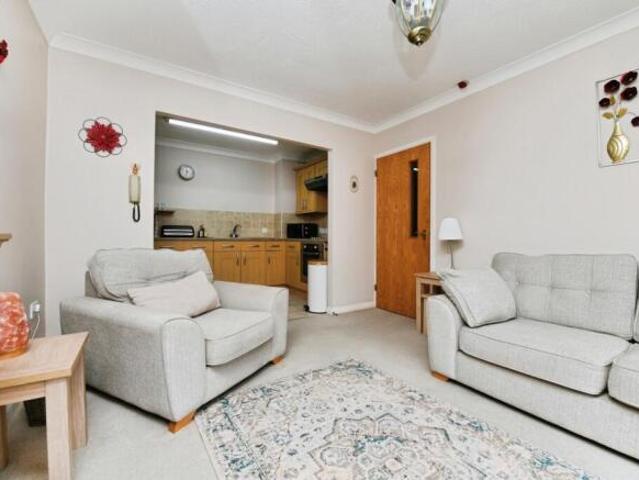 2 bedroom flat for sale in Ravenscourt, Sawyers Hall Lane, Brentwood, Essex, CM15