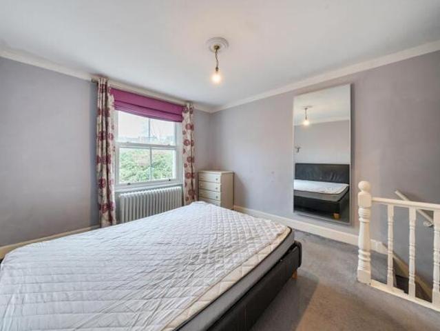 2 bedroom flat for sale in Ravenslea Road, Balham, SW12