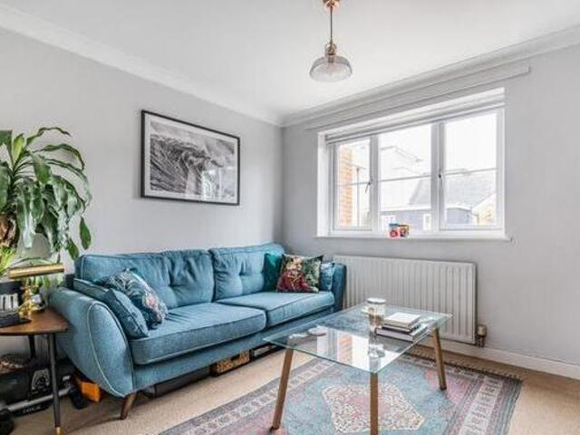 2 Bedroom Flat For Sale In Reading, Berkshire