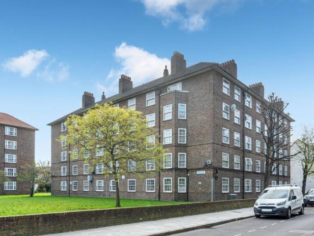 2 Bedroom Flat for Sale in Reading House